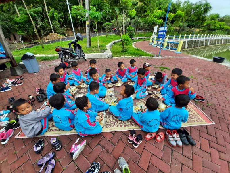 Kunjungan TK Taman Indria 2 Ke Taman Wisata Embung Bembem