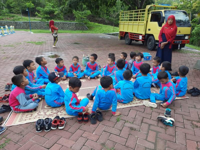 Kunjungan TK Taman Indria 2 Ke Taman Wisata Embung Bembem